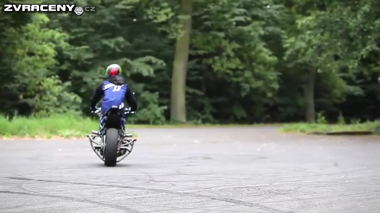 Zvrácený.cz - Biker machruje