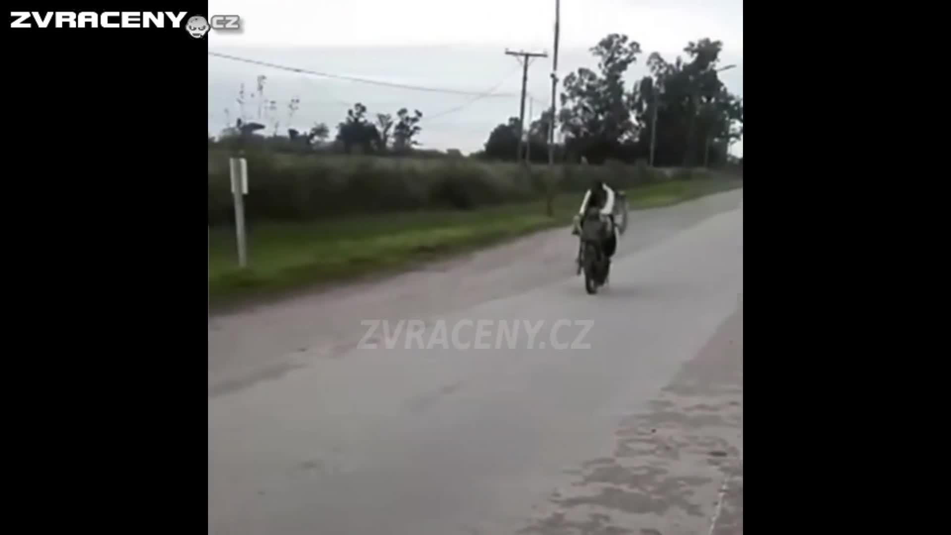 Zvrácený.cz - rozlomí skutr