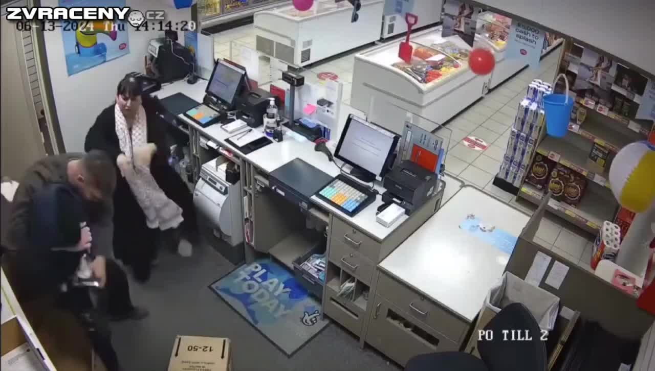 Zvrácený.cz - Ubránili obchod