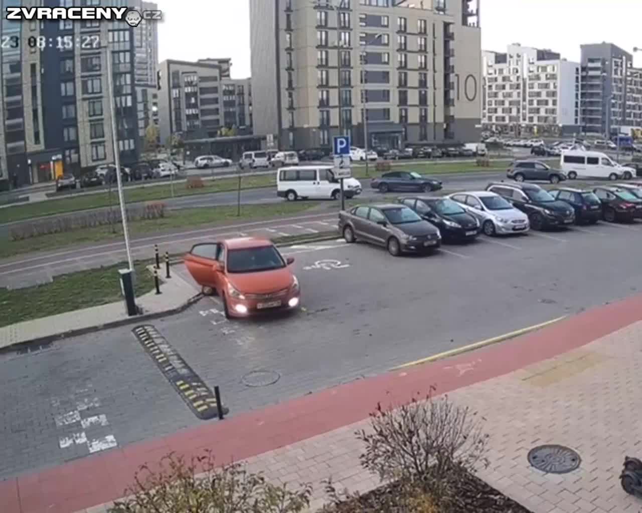 Zvrácený.cz - Přejede vlastní dítě