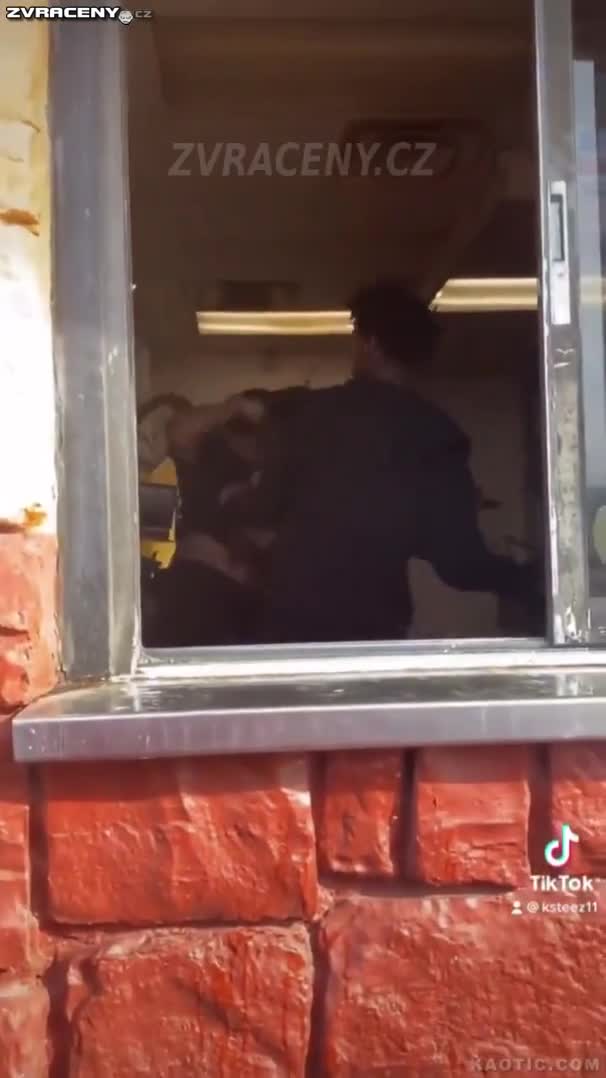 Zvrácený.cz - Zaměstnanci...